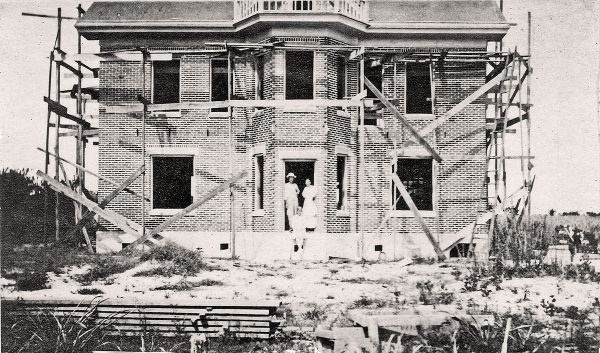 Hallstrom Home for the Holidays | Indian River Magazine