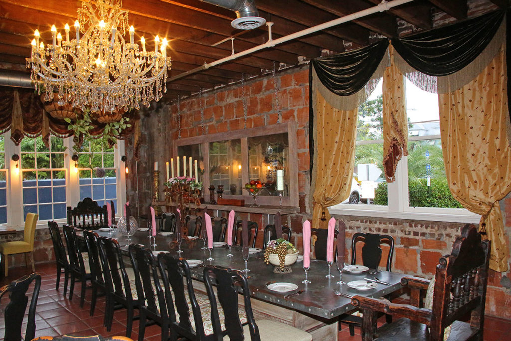 Vintage Chic Dining | Indian River Magazine